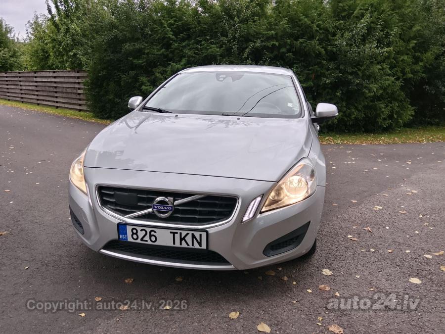 Pelēks Volvo V60 2011 Paide, ar dzinēja tilpumu 2.00 L un nobraukumu 221 tūkst. km par 6950 €, foto 1 vietnē AUTOMOTO.COM.LV
