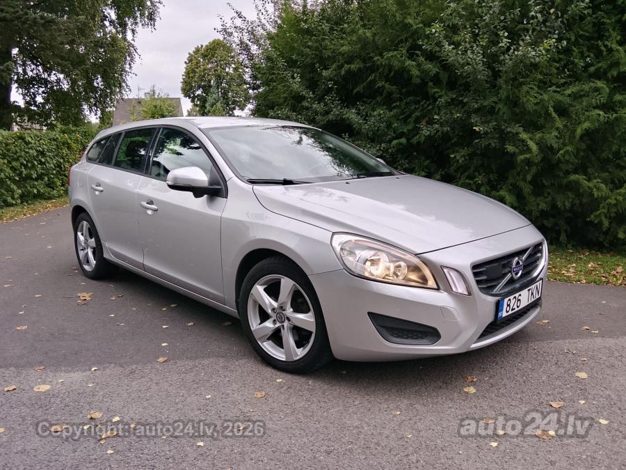 Pelēks Volvo V60 2011 Paide, ar dzinēja tilpumu 2.00 L un nobraukumu 221 tūkst. km par 6950 €, foto 4 vietnē AUTOMOTO.COM.LV