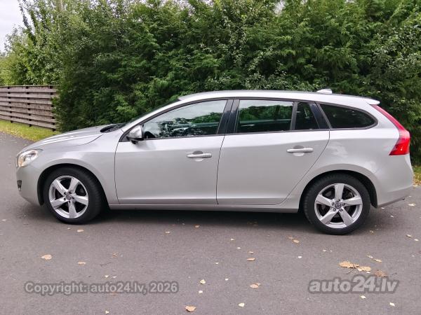 Volvo V60 2011 Paide vietnē Pelēks Volvo V60 2011 Paide, ar dzinēja tilpumu 2.00 L un nobraukumu 221 tūkst. km par 6950 €, foto 5 vietnē AUTOMOTO.COM.LV