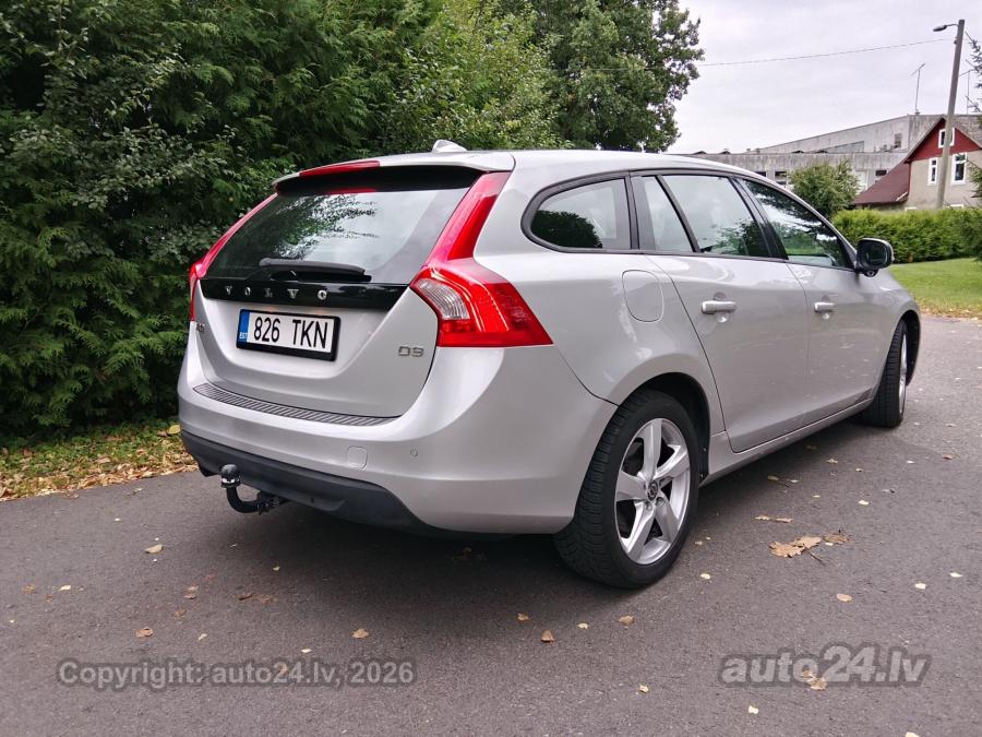 Pelēks Volvo V60 2011 Paide, ar dzinēja tilpumu 2.00 L un nobraukumu 221 tūkst. km par 6950 €, foto 7 vietnē AUTOMOTO.COM.LV