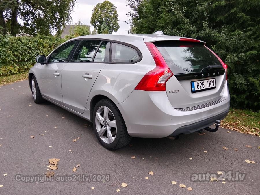 Pelēks Volvo V60 2011 Paide, ar dzinēja tilpumu 2.00 L un nobraukumu 221 tūkst. km par 6950 €, foto 8 vietnē AUTOMOTO.COM.LV
