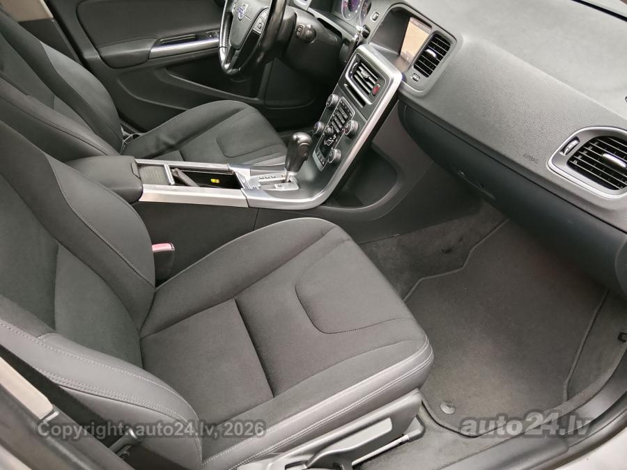 Pelēks Volvo V60 2011 Paide, ar dzinēja tilpumu 2.00 L un nobraukumu 221 tūkst. km par 6950 €, foto 10 vietnē AUTOMOTO.COM.LV