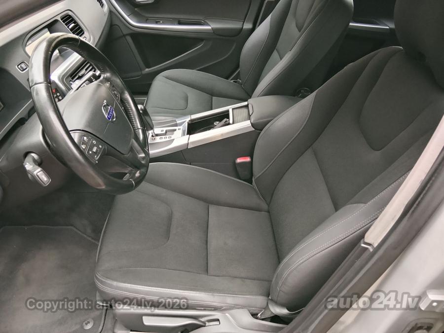 Pelēks Volvo V60 2011 Paide, ar dzinēja tilpumu 2.00 L un nobraukumu 221 tūkst. km par 6950 €, foto 12 vietnē AUTOMOTO.COM.LV