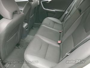 Pelēks Volvo V60 2011 Paide, ar dzinēja tilpumu 2.00 L un nobraukumu 221 tūkst. km par 6950 €, foto 13 vietnē AUTOMOTO.COM.LV