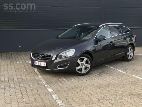 Pelēks Volvo V60 2011 Rīga, ar dzinēja tilpumu 2.00 L un nobraukumu 301 tūkst. km par 5900 €, foto 1 vietnē AUTOMOTO.COM.LV