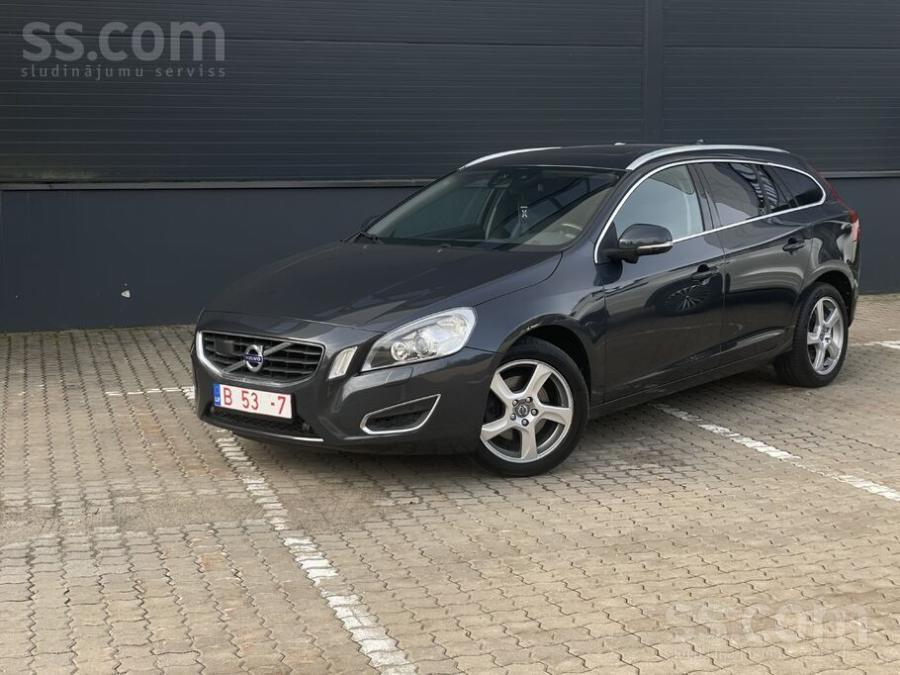 Grey Volvo V60 2011 in Riga, with an engine capacity of 2.00 L and mileage of 301 thousand km for 5900 €, photo 1 on AUTOMOTO.COM.LV
