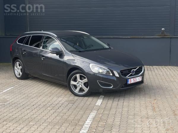 Pelēks Volvo V60 2011 Rīga, ar dzinēja tilpumu 2.00 L un nobraukumu 301 tūkst. km par 5900 €, foto 3 vietnē AUTOMOTO.COM.LV