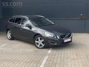 Grey Volvo V60 2011 in Riga, with an engine capacity of 2.00 L and mileage of 301 thousand km for 5900 €, photo 3 on AUTOMOTO.COM.LV