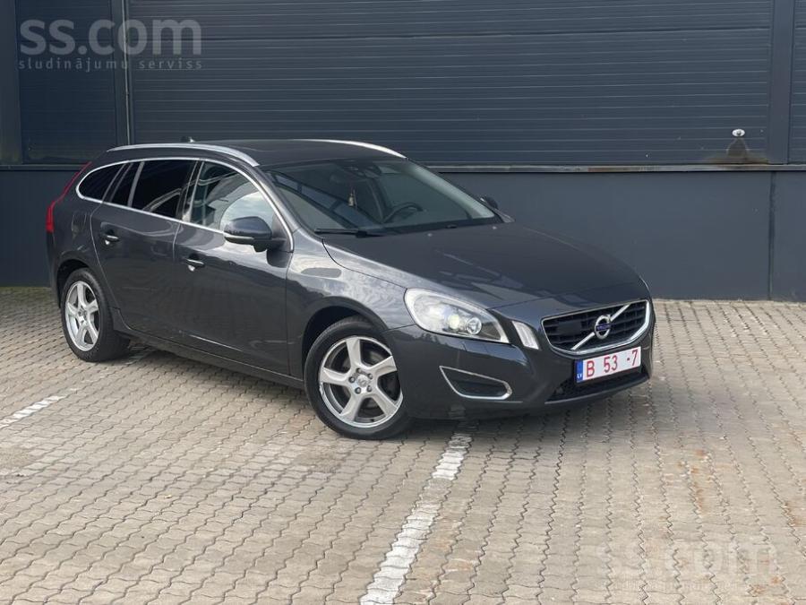 Grey Volvo V60 2011 in Riga, with an engine capacity of 2.00 L and mileage of 301 thousand km for 5900 €, photo 3 on AUTOMOTO.COM.LV