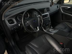 Grey Volvo V60 2011 in Riga, with an engine capacity of 2.00 L and mileage of 301 thousand km for 5900 €, photo 6 on AUTOMOTO.COM.LV