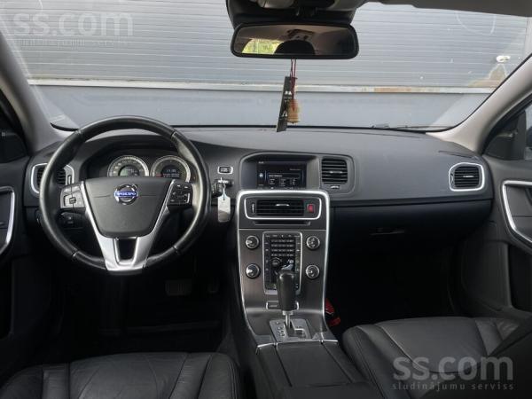 Pelēks Volvo V60 2011 Rīga, ar dzinēja tilpumu 2.00 L un nobraukumu 301 tūkst. km par 5900 €, foto 7 vietnē AUTOMOTO.COM.LV