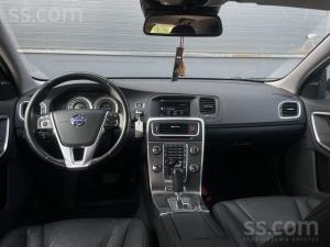 Grey Volvo V60 2011 in Riga, with an engine capacity of 2.00 L and mileage of 301 thousand km for 5900 €, photo 7 on AUTOMOTO.COM.LV