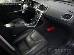 Grey Volvo V60 2011 in Riga, with an engine capacity of 2.00 L and mileage of 301 thousand km for 5900 €, photo 8 on AUTOMOTO.COM.LV