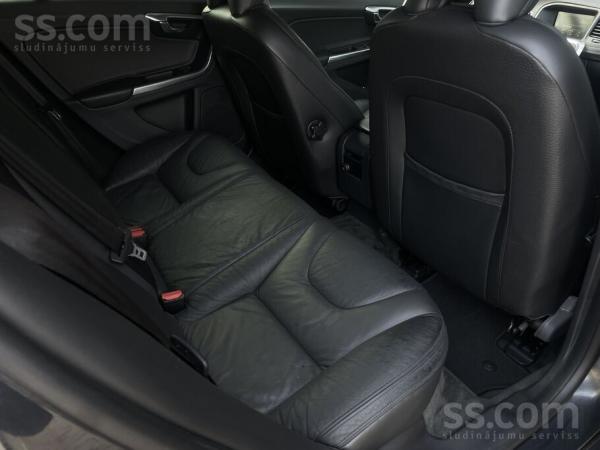 Pelēks Volvo V60 2011 Rīga, ar dzinēja tilpumu 2.00 L un nobraukumu 301 tūkst. km par 5900 €, foto 9 vietnē AUTOMOTO.COM.LV