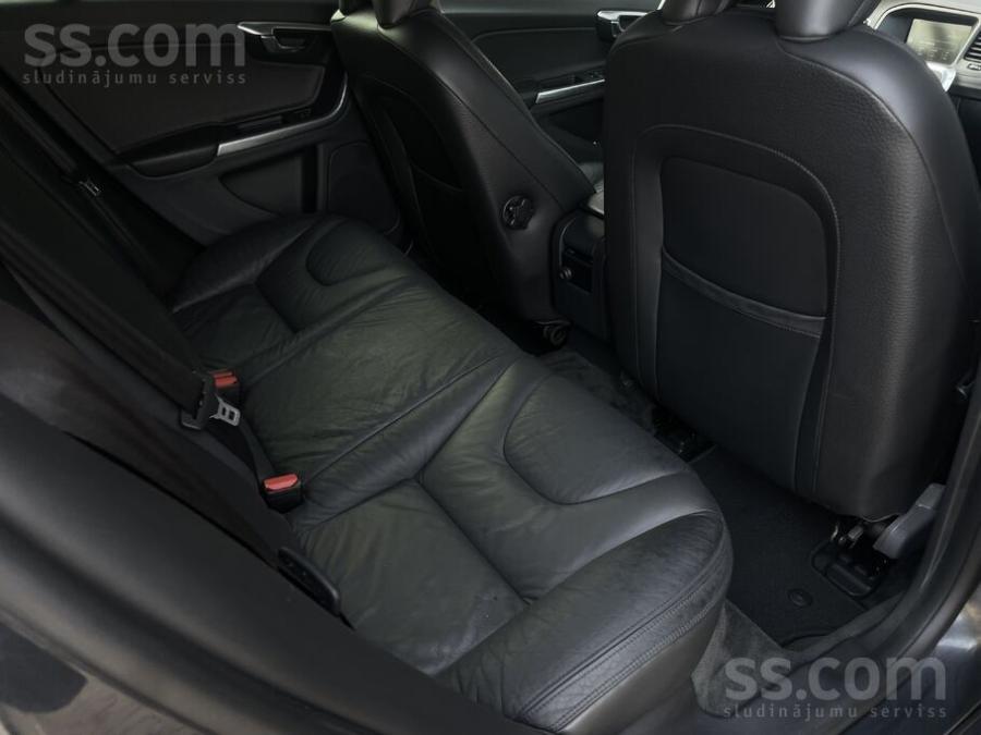 Grey Volvo V60 2011 in Riga, with an engine capacity of 2.00 L and mileage of 301 thousand km for 5900 €, photo 9 on AUTOMOTO.COM.LV
