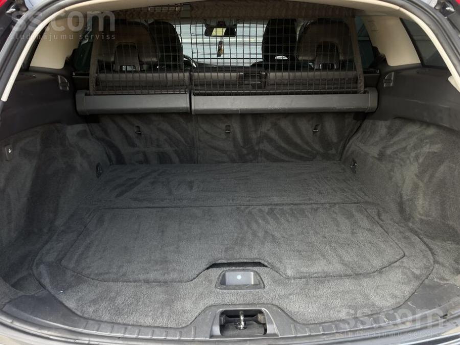 Grey Volvo V60 2011 in Riga, with an engine capacity of 2.00 L and mileage of 301 thousand km for 5900 €, photo 10 on AUTOMOTO.COM.LV