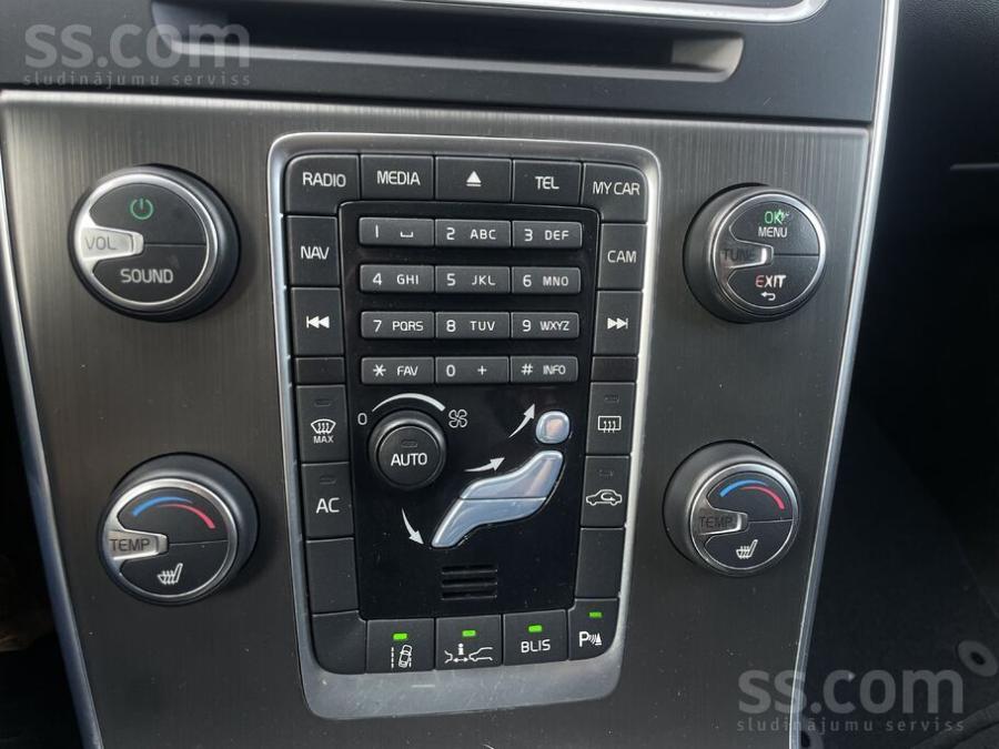 Grey Volvo V60 2011 in Riga, with an engine capacity of 2.00 L and mileage of 301 thousand km for 5900 €, photo 12 on AUTOMOTO.COM.LV