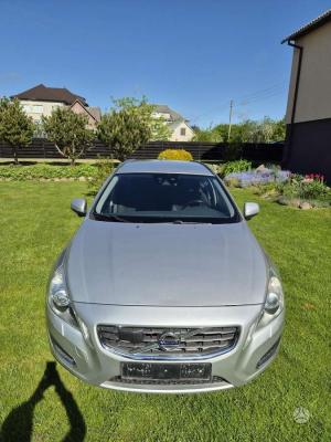 Grey Volvo V60 2011 in Telschi, with an engine capacity of 2.00 L and mileage of 289 thousand km for 4400 €, photo 3 on AUTOMOTO.COM.LV