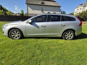 Grey Volvo V60 2011 in Telschi, with an engine capacity of 2.00 L and mileage of 289 thousand km for 4400 €, photo 5 on AUTOMOTO.COM.LV