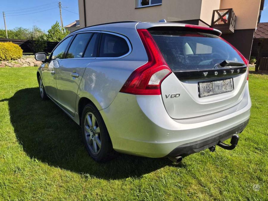 Grey Volvo V60 2011 in Telschi, with an engine capacity of 2.00 L and mileage of 289 thousand km for 4400 €, photo 10 on AUTOMOTO.COM.LV