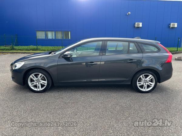 Volvo V60 2011 Paide vietnē Pelēks Volvo V60 2011 Paide, ar dzinēja tilpumu 2.00 L un nobraukumu 326 tūkst. km par 5790 €, foto 4 vietnē AUTOMOTO.COM.LV