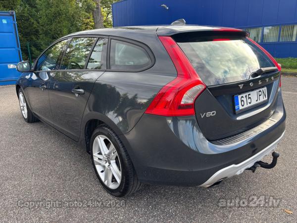Volvo V60 2011 Paide vietnē Pelēks Volvo V60 2011 Paide, ar dzinēja tilpumu 2.00 L un nobraukumu 326 tūkst. km par 5790 €, foto 5 vietnē AUTOMOTO.COM.LV