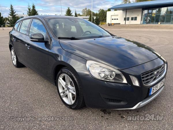 Volvo V60 2011 Paide vietnē Pelēks Volvo V60 2011 Paide, ar dzinēja tilpumu 2.00 L un nobraukumu 326 tūkst. km par 5790 €, foto 7 vietnē AUTOMOTO.COM.LV