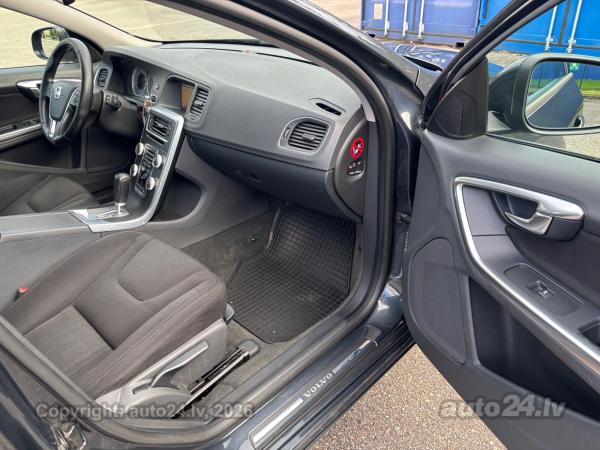 Volvo V60 2011 Paide vietnē Pelēks Volvo V60 2011 Paide, ar dzinēja tilpumu 2.00 L un nobraukumu 326 tūkst. km par 5790 €, foto 10 vietnē AUTOMOTO.COM.LV