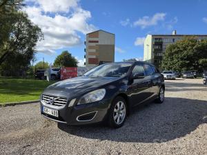 Pelēks Volvo V60 2011 Ventspils, ar dzinēja tilpumu 2.00 L un nobraukumu 375 tūkst. km par 4200 €, foto  vietnē AUTOMOTO.COM.LV