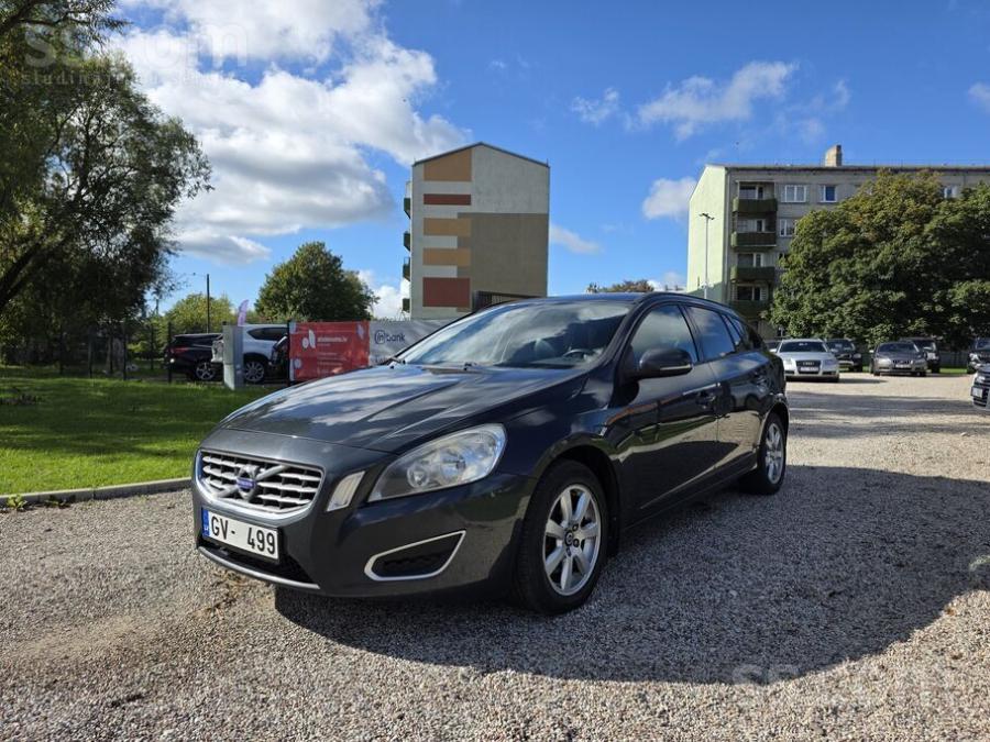 Pelēks Volvo V60 2011 Ventspils, ar dzinēja tilpumu 2.00 L un nobraukumu 375 tūkst. km par 4200 €, foto 1 vietnē AUTOMOTO.COM.LV