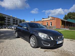 Pelēks Volvo V60 2011 Ventspils, ar dzinēja tilpumu 2.00 L un nobraukumu 375 tūkst. km par 4200 €, foto 4 vietnē AUTOMOTO.COM.LV