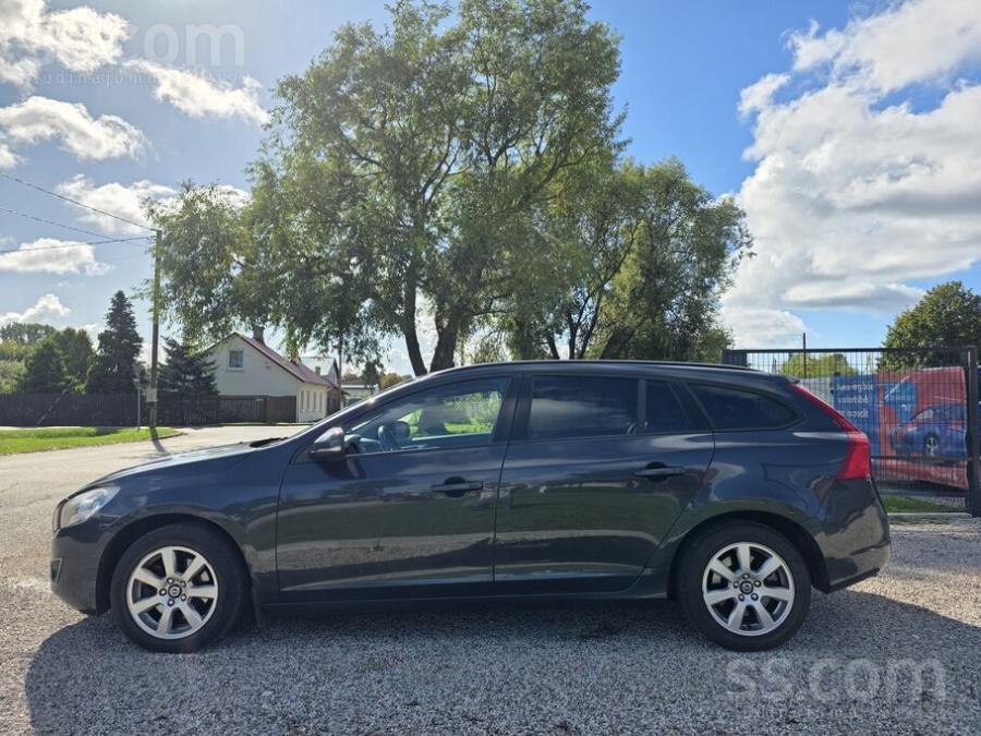 Pelēks Volvo V60 2011 Ventspils, ar dzinēja tilpumu 2.00 L un nobraukumu 375 tūkst. km par 4200 €, foto 5 vietnē AUTOMOTO.COM.LV