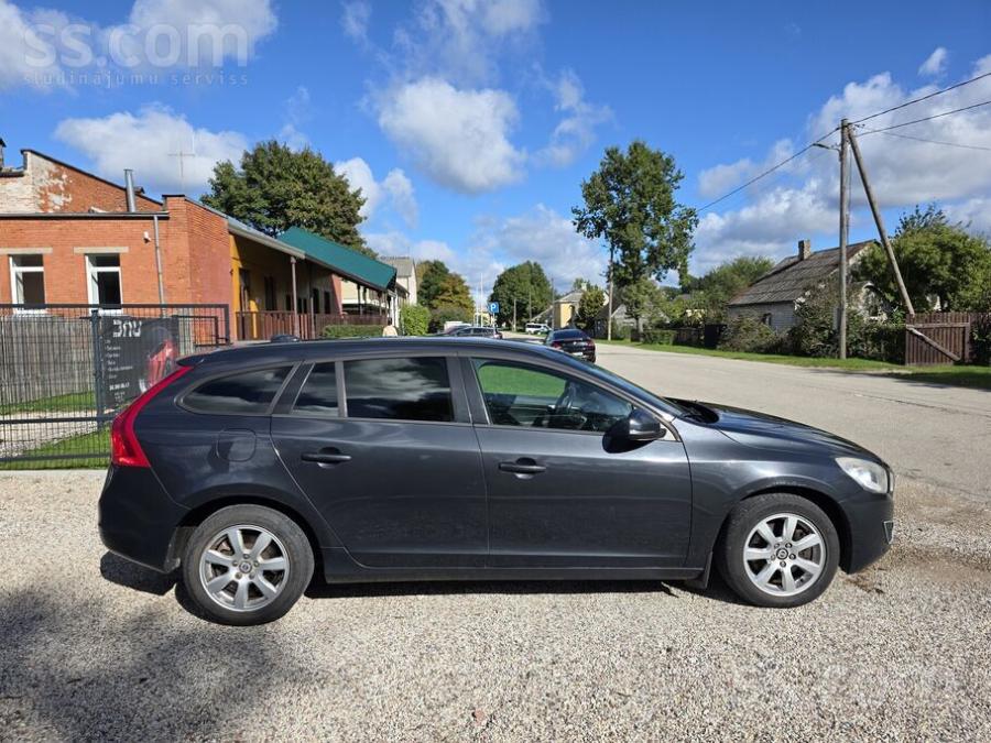 Pelēks Volvo V60 2011 Ventspils, ar dzinēja tilpumu 2.00 L un nobraukumu 375 tūkst. km par 4200 €, foto 6 vietnē AUTOMOTO.COM.LV