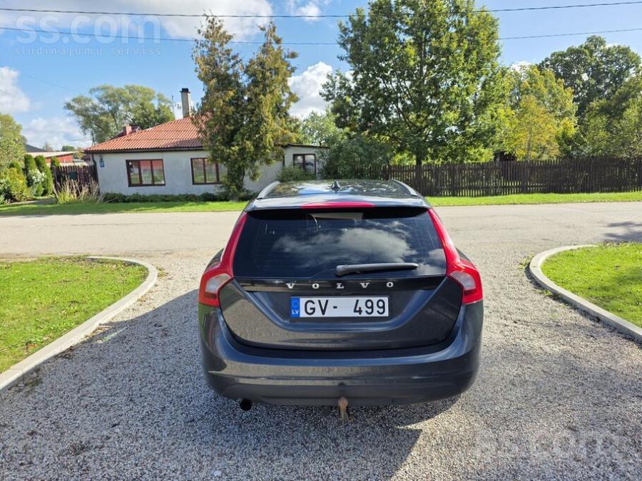 Pelēks Volvo V60 2011 Ventspils, ar dzinēja tilpumu 2.00 L un nobraukumu 375 tūkst. km par 4200 €, foto 8 vietnē AUTOMOTO.COM.LV