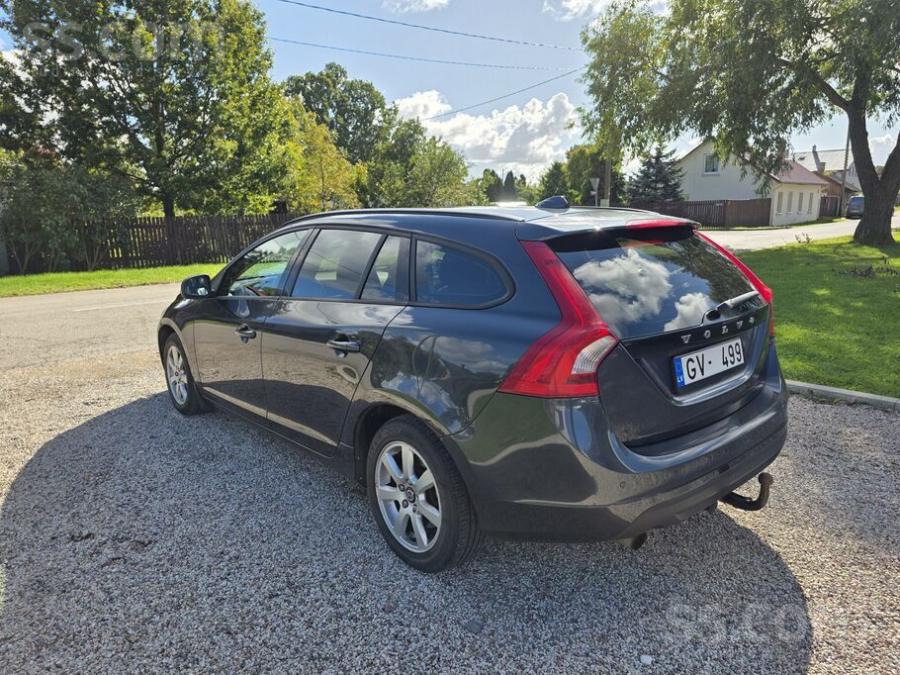 Pelēks Volvo V60 2011 Ventspils, ar dzinēja tilpumu 2.00 L un nobraukumu 375 tūkst. km par 4200 €, foto 9 vietnē AUTOMOTO.COM.LV