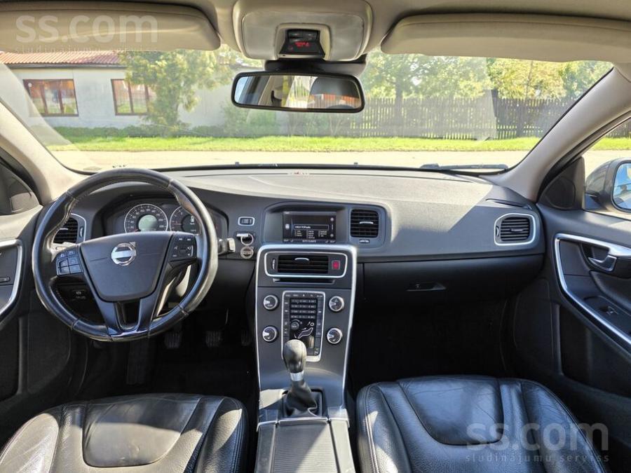 Pelēks Volvo V60 2011 Ventspils, ar dzinēja tilpumu 2.00 L un nobraukumu 375 tūkst. km par 4200 €, foto 11 vietnē AUTOMOTO.COM.LV