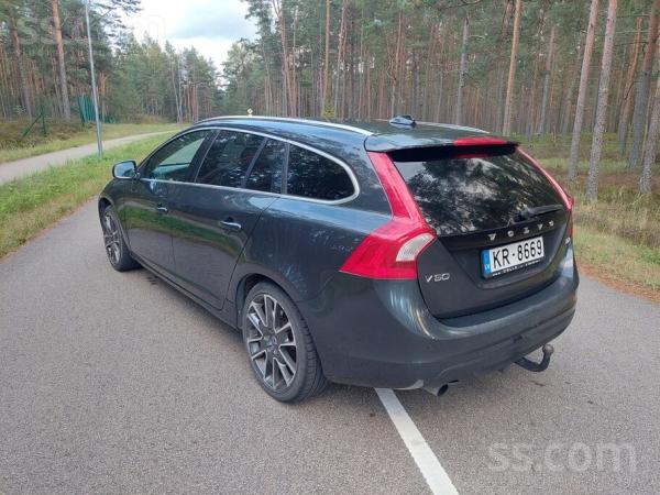 Grey Volvo V60 2011 in Riga, with an engine capacity of 2.00 L and mileage of 300 thousand km for 3850 €, photo 7 on AUTOMOTO.COM.LV