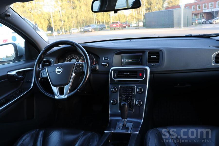 Pelēks Volvo V60 2011 Rīga, ar dzinēja tilpumu 2.00 L un nobraukumu 0 tūkst. km par 4490 €, foto 6 vietnē AUTOMOTO.COM.LV