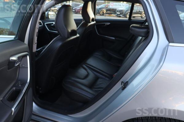 Grey Volvo V60 2011 in Riga, with an engine capacity of 2.00 L and mileage of 0 thousand km for 4490 €, photo 9 on AUTOMOTO.COM.LV