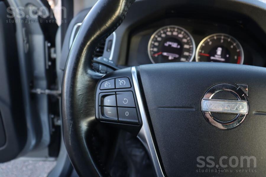 Pelēks Volvo V60 2011 Rīga, ar dzinēja tilpumu 2.00 L un nobraukumu 0 tūkst. km par 4490 €, foto 11 vietnē AUTOMOTO.COM.LV