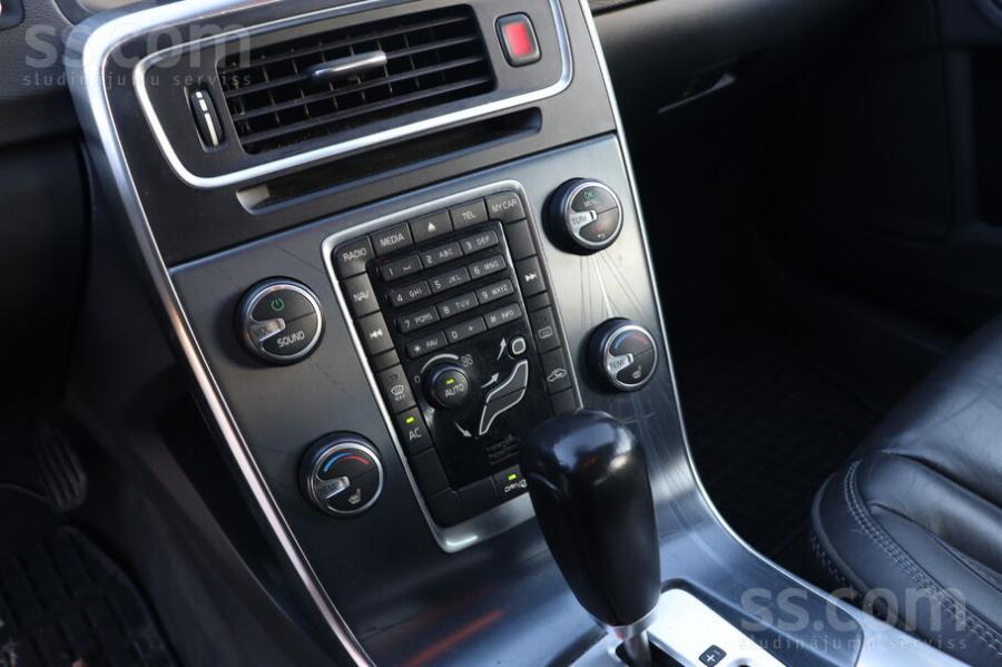 Pelēks Volvo V60 2011 Rīga, ar dzinēja tilpumu 2.00 L un nobraukumu 0 tūkst. km par 4490 €, foto 14 vietnē AUTOMOTO.COM.LV