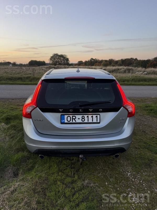 Volvo V60 2011 in Bauska on AUTOMOTO.COM.LV Grey Volvo V60 2011 in Bauska, with an engine capacity of 2.40 L and mileage of 309 thousand km for 4550 €, photo 5 on AUTOMOTO.COM.LV