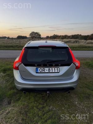 Grey Volvo V60 2011 in Bauska, with an engine capacity of 2.40 L and mileage of 309 thousand km for 4550 €, photo 5 on AUTOMOTO.COM.LV