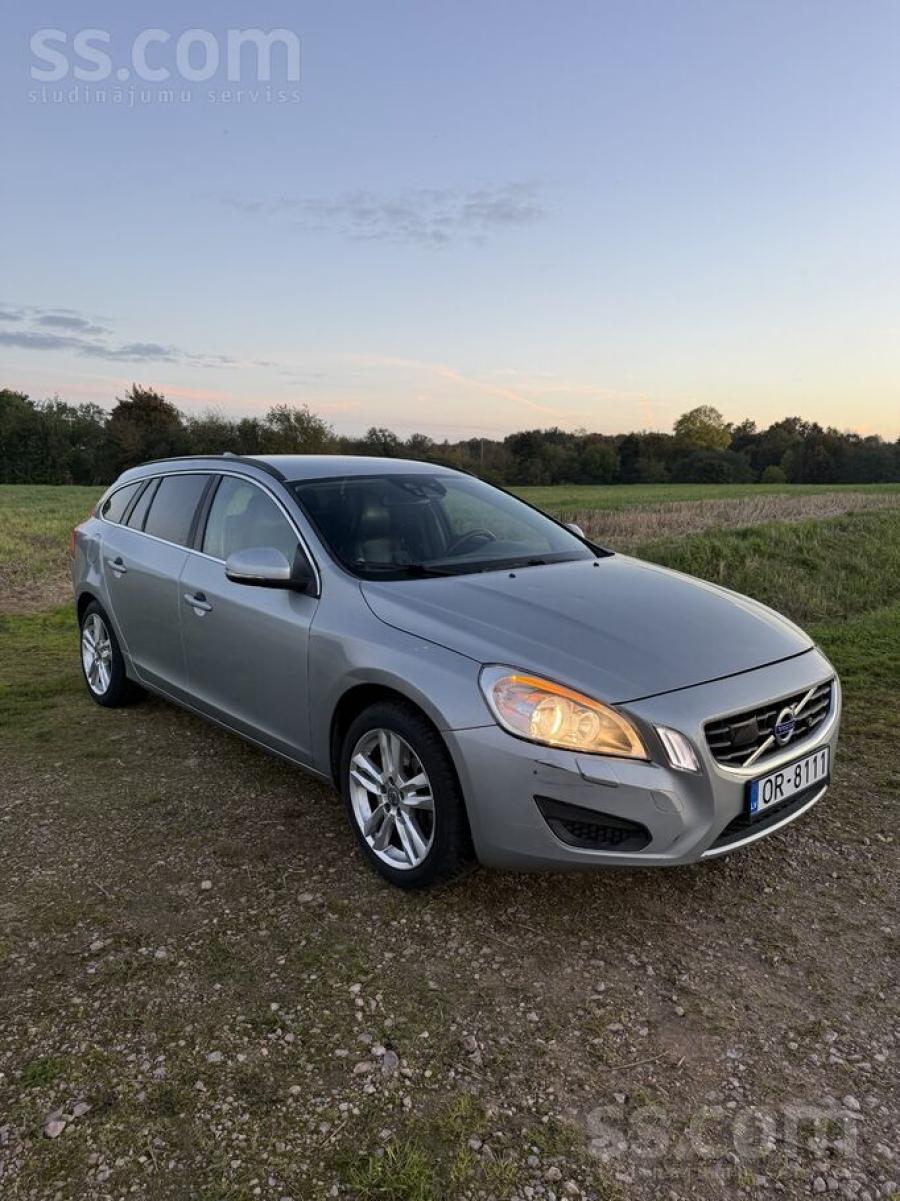 Grey Volvo V60 2011 in Bauska, with an engine capacity of 2.40 L and mileage of 309 thousand km for 4550 €, photo 7 on AUTOMOTO.COM.LV