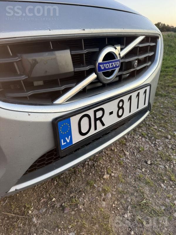 Volvo V60 2011 in Bauska on AUTOMOTO.COM.LV Grey Volvo V60 2011 in Bauska, with an engine capacity of 2.40 L and mileage of 309 thousand km for 4550 €, photo 8 on AUTOMOTO.COM.LV