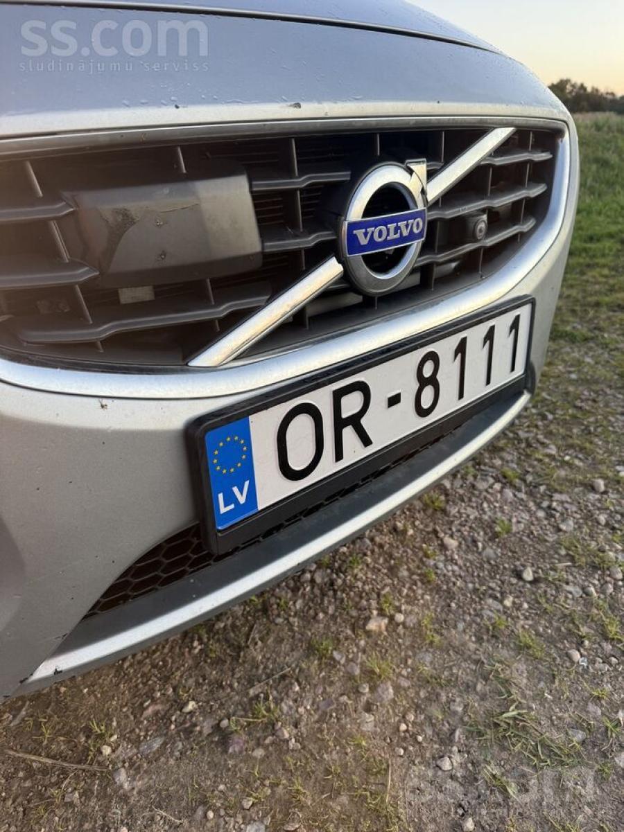 Grey Volvo V60 2011 in Bauska, with an engine capacity of 2.40 L and mileage of 309 thousand km for 4550 €, photo 8 on AUTOMOTO.COM.LV