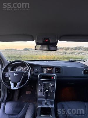 Grey Volvo V60 2011 in Bauska, with an engine capacity of 2.40 L and mileage of 309 thousand km for 4550 €, photo 15 on AUTOMOTO.COM.LV