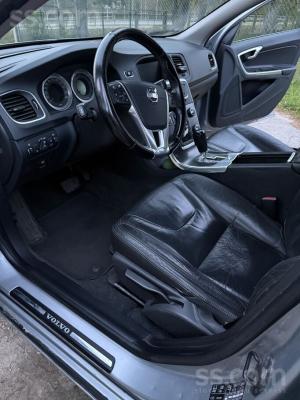 Grey Volvo V60 2011 in Bauska, with an engine capacity of 2.40 L and mileage of 309 thousand km for 4550 €, photo 16 on AUTOMOTO.COM.LV