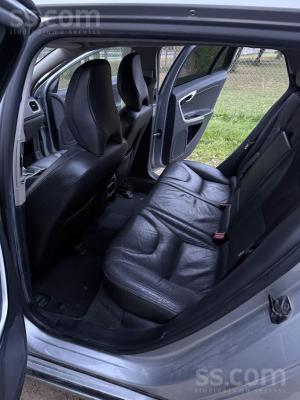 Grey Volvo V60 2011 in Bauska, with an engine capacity of 2.40 L and mileage of 309 thousand km for 4550 €, photo 17 on AUTOMOTO.COM.LV