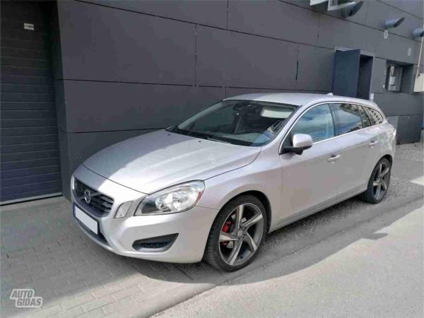 Pelēks Volvo V60 2011 Viļņa, ar dzinēja tilpumu 2.00 L un nobraukumu 340 tūkst. km par 6450 €, foto 1 vietnē AUTOMOTO.COM.LV